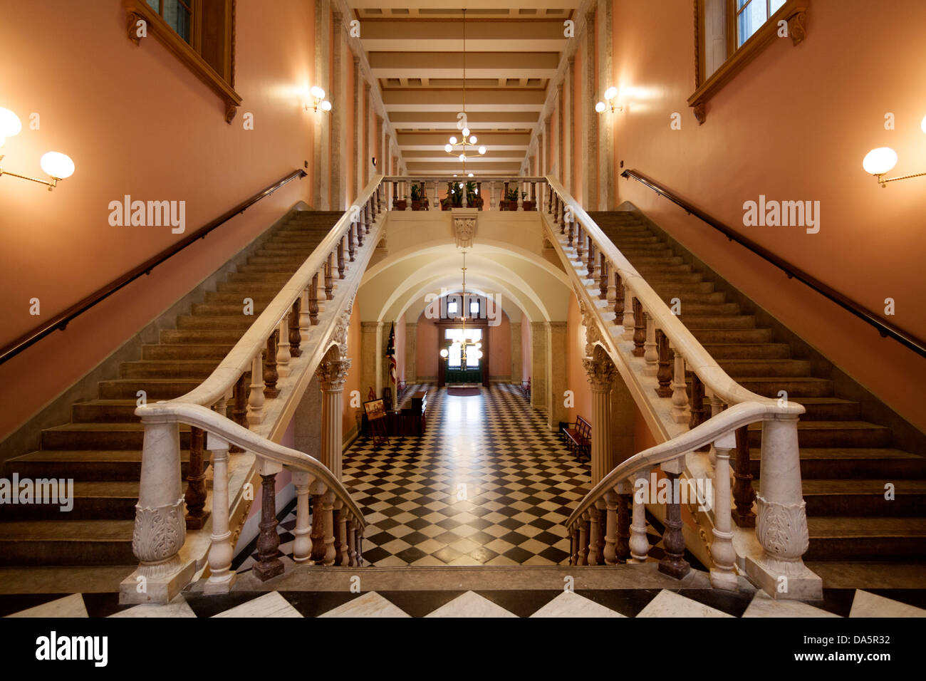 Interior ohio statehouse ohio state hi-res stock photography and images ...