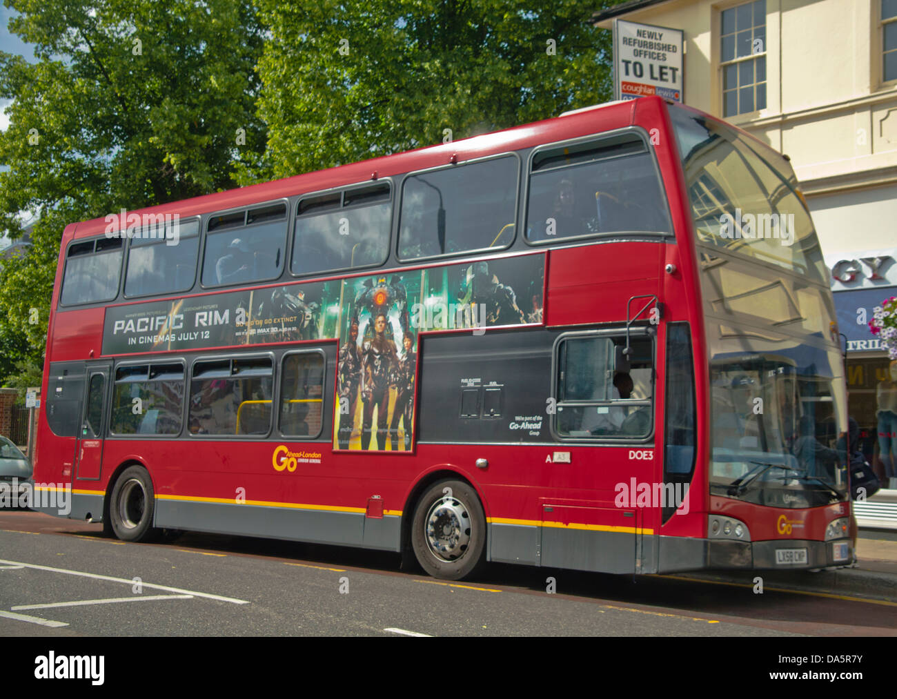 Wimbledon bus hi-res stock photography and images - Alamy