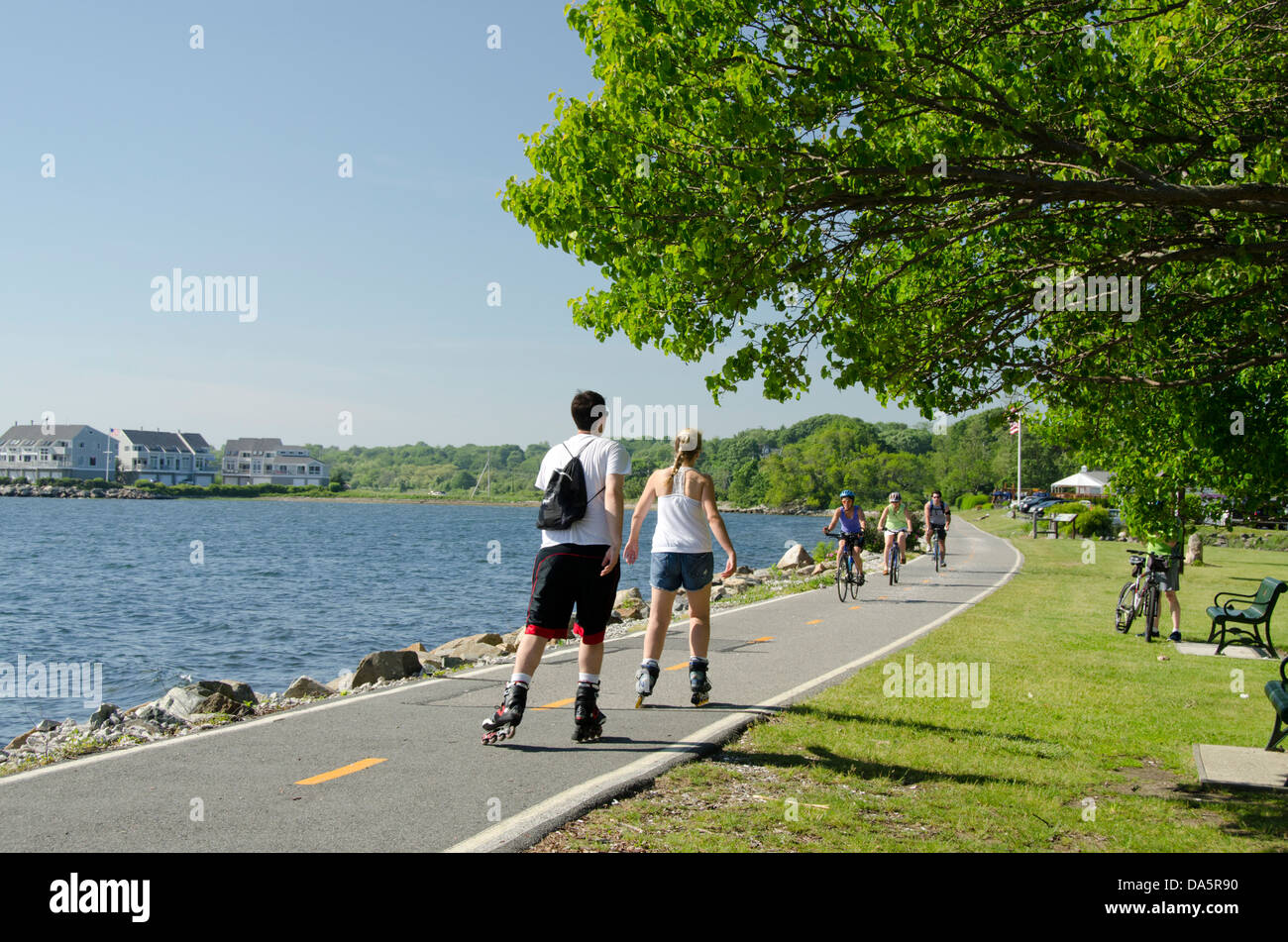 Bicycle path along seashore hi-res stock photography and images - Alamy