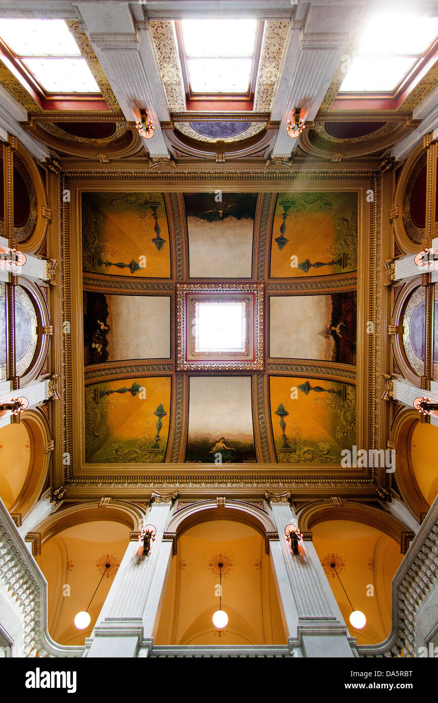The interior of the Ohio Statehouse, the Ohio State Capitol Building in ...