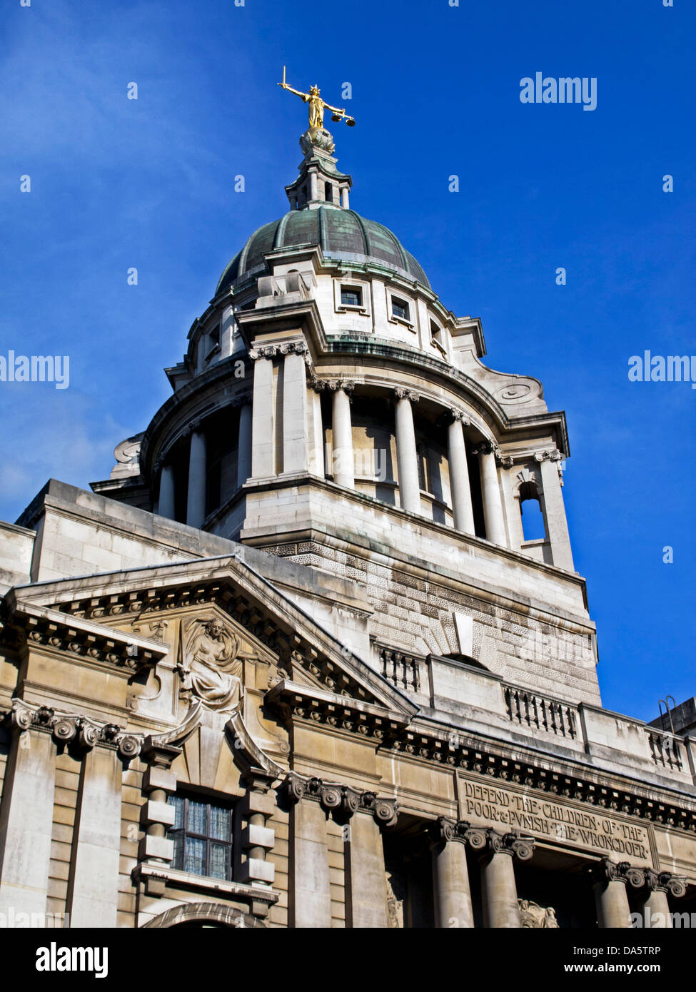 Old bailey courtroom hi-res stock photography and images - Alamy