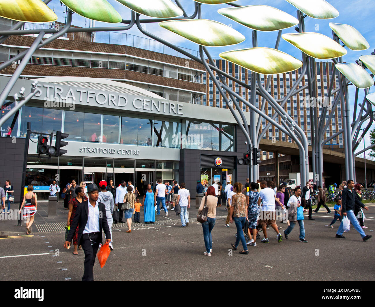 Stratford sculpture titanium leaves hi-res stock photography and images ...