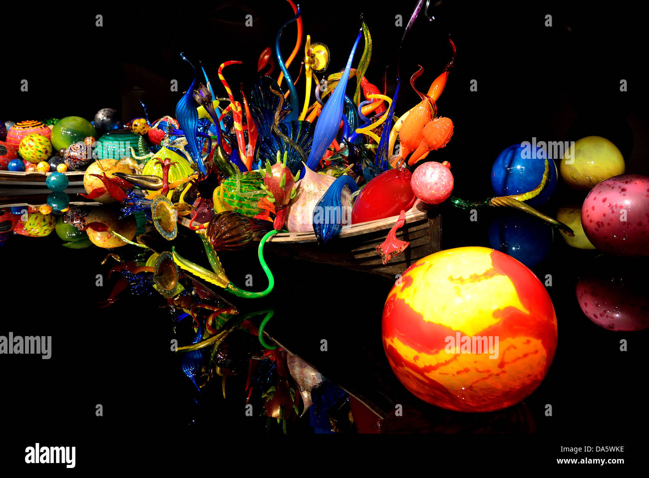 Dale chihuly glass boat hi-res stock photography and images - Alamy