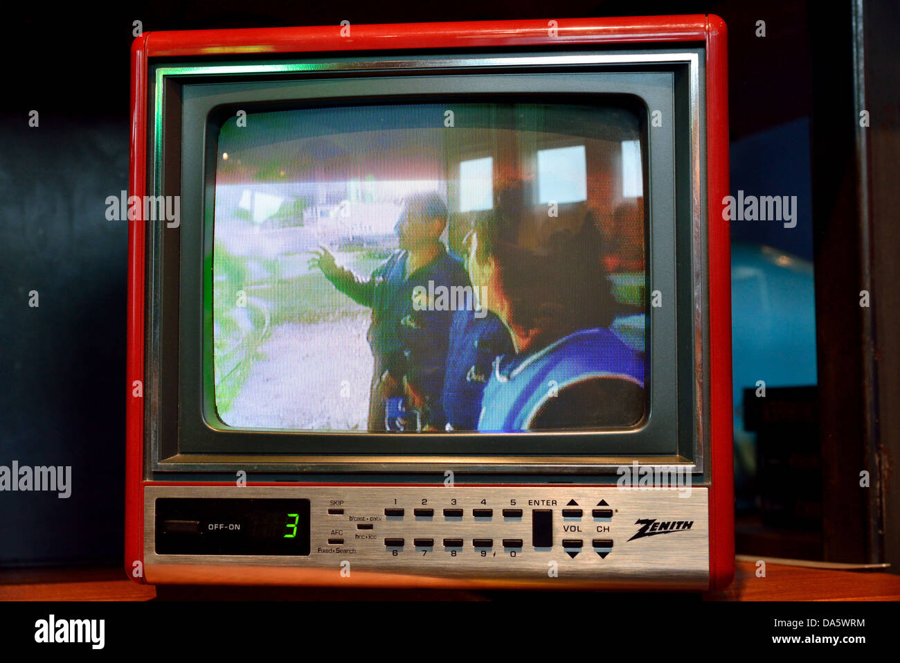 Vintage color tv hi-res stock photography and images - Alamy