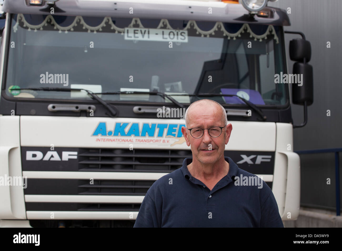 Daf truck transporting hi-res stock photography and images - Alamy