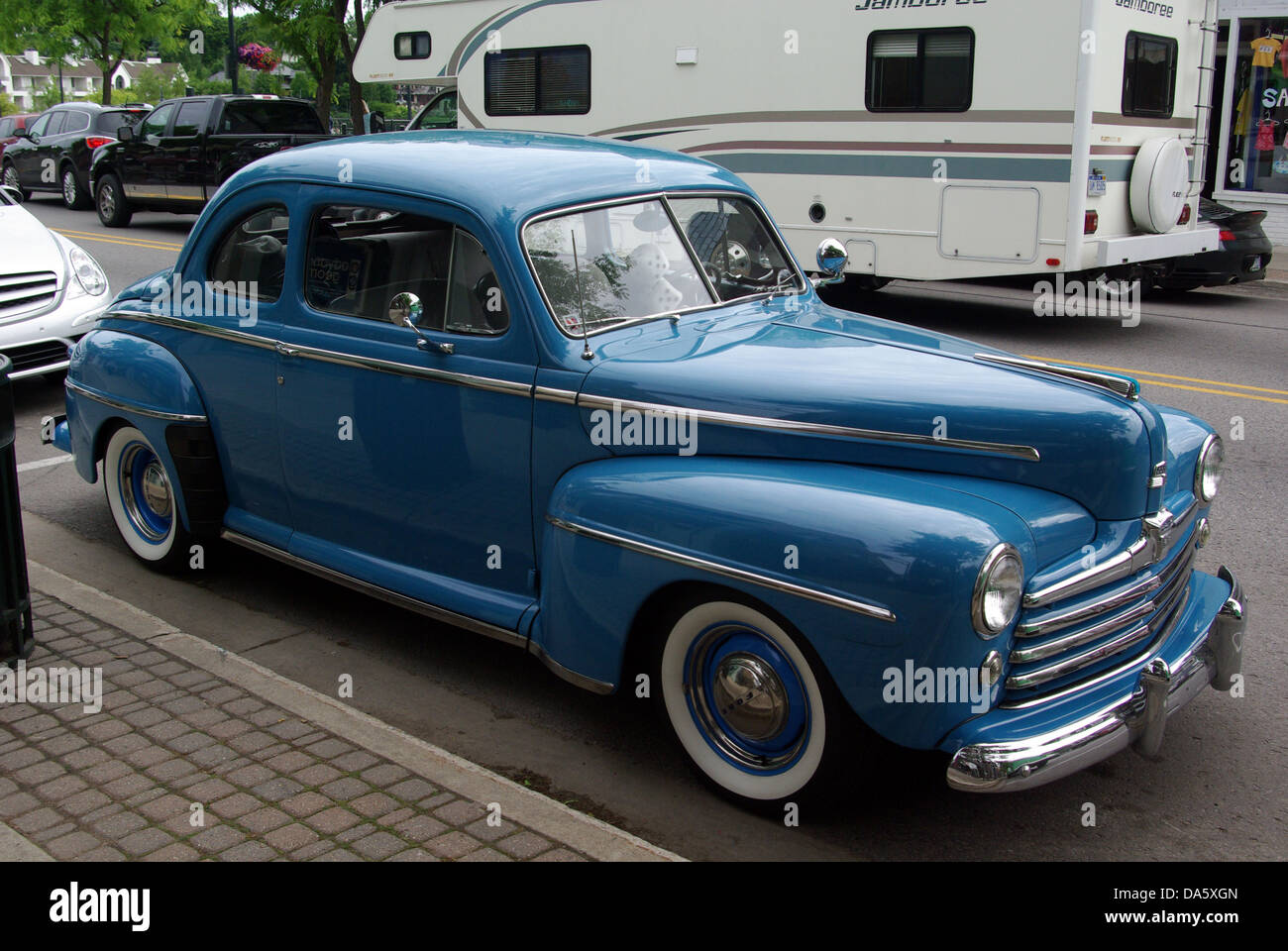 American blue convertible classic hi-res stock photography and images ...