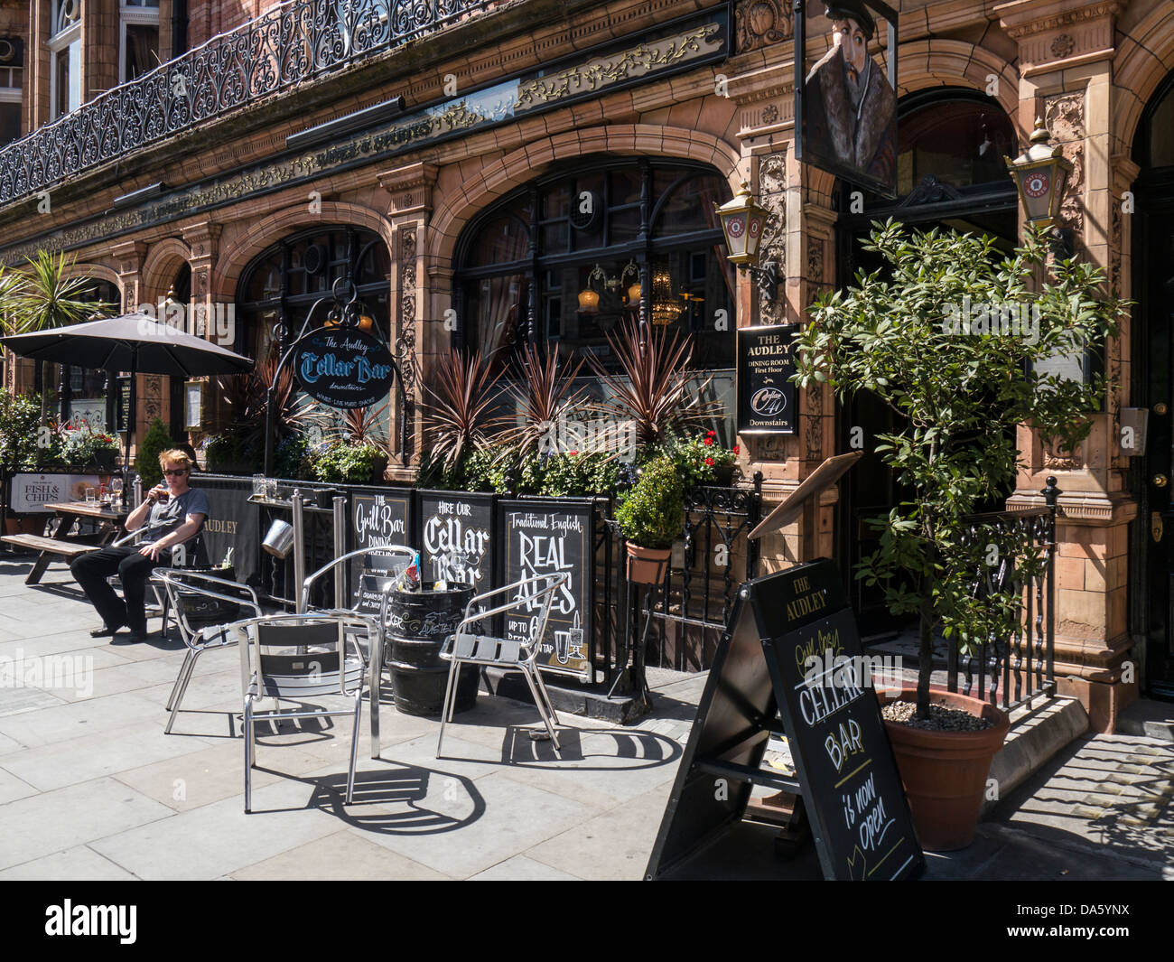 The audley pub mayfair hi-res stock photography and images - Alamy