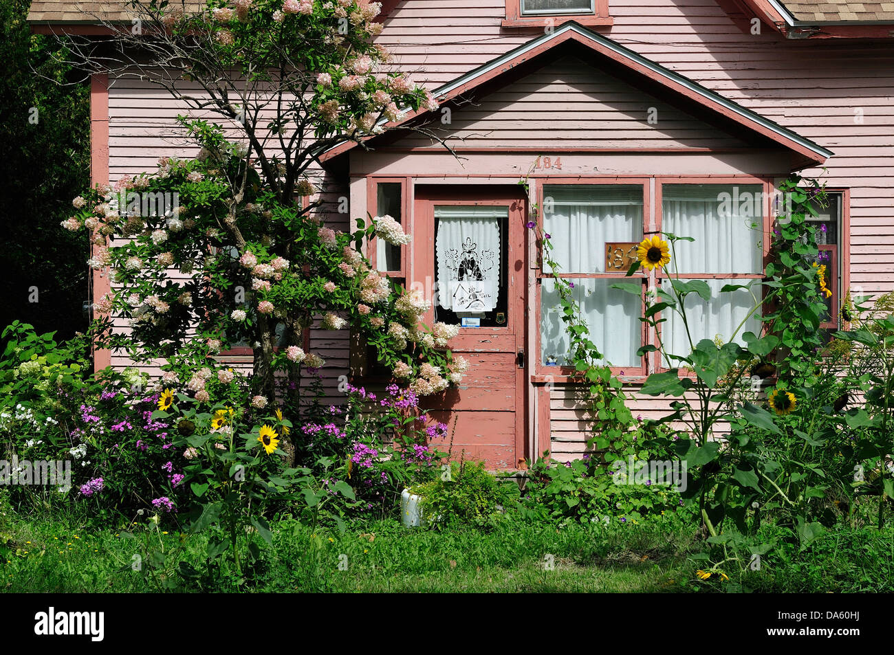 Faded house hi-res stock photography and images - Alamy