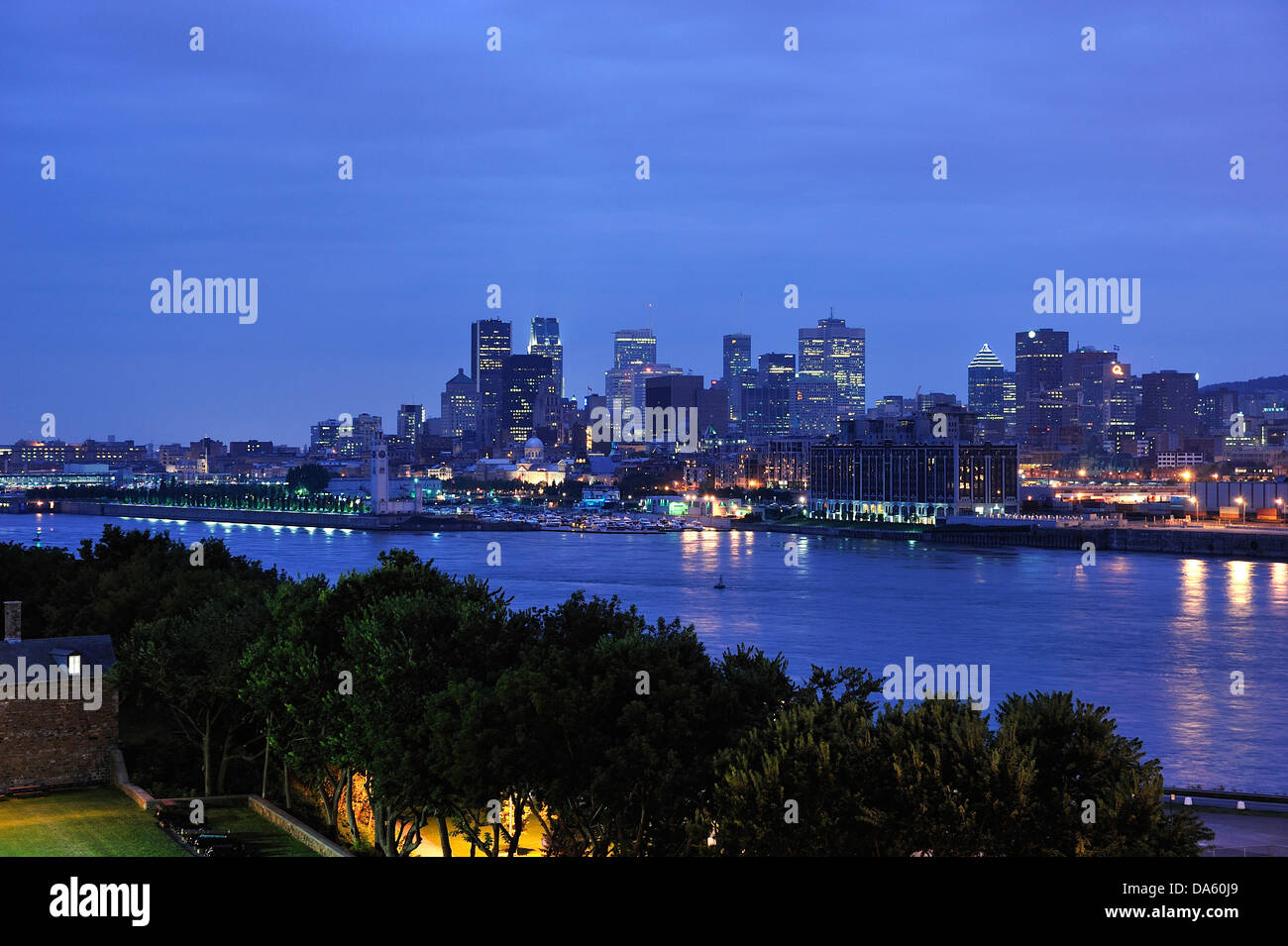 Montreal quebec canada skyline hi-res stock photography and images - Alamy