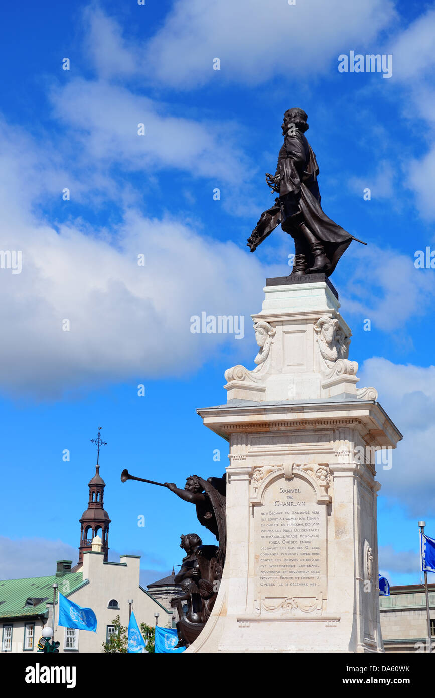 Statue and historical buildings in Quebec City Stock Photo - Alamy