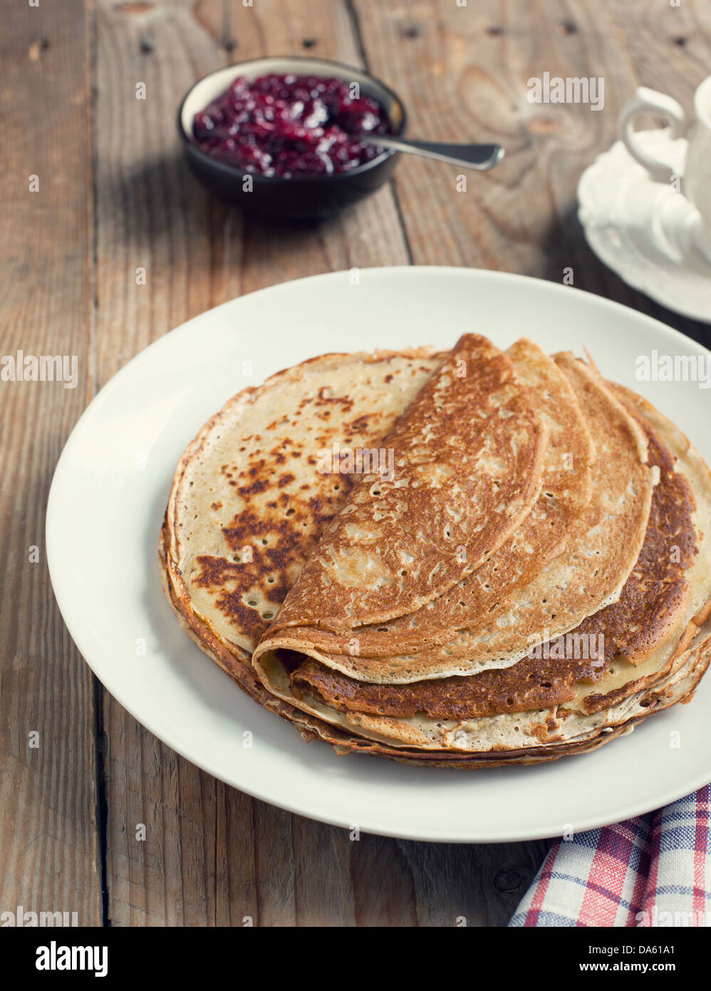 Golden crepes hi-res stock photography and images - Alamy