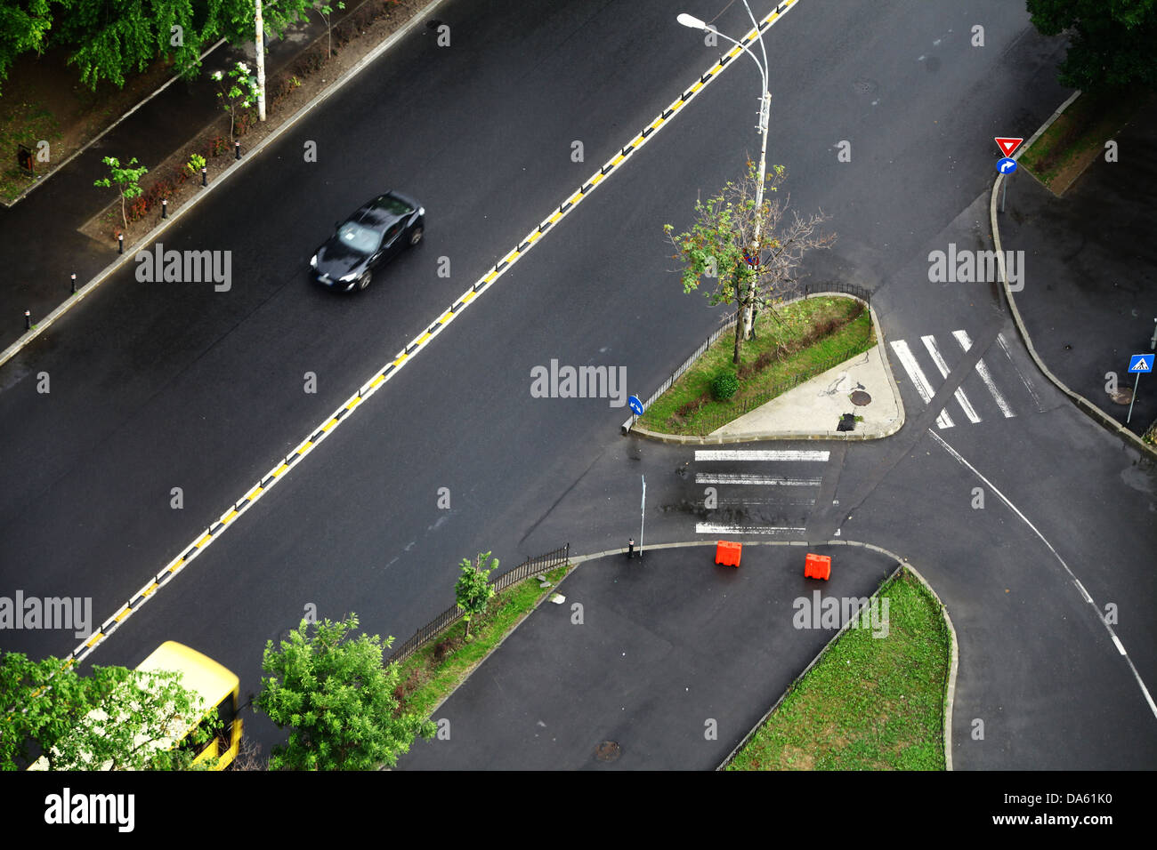 Empty intersection road aerial hi-res stock photography and images - Alamy