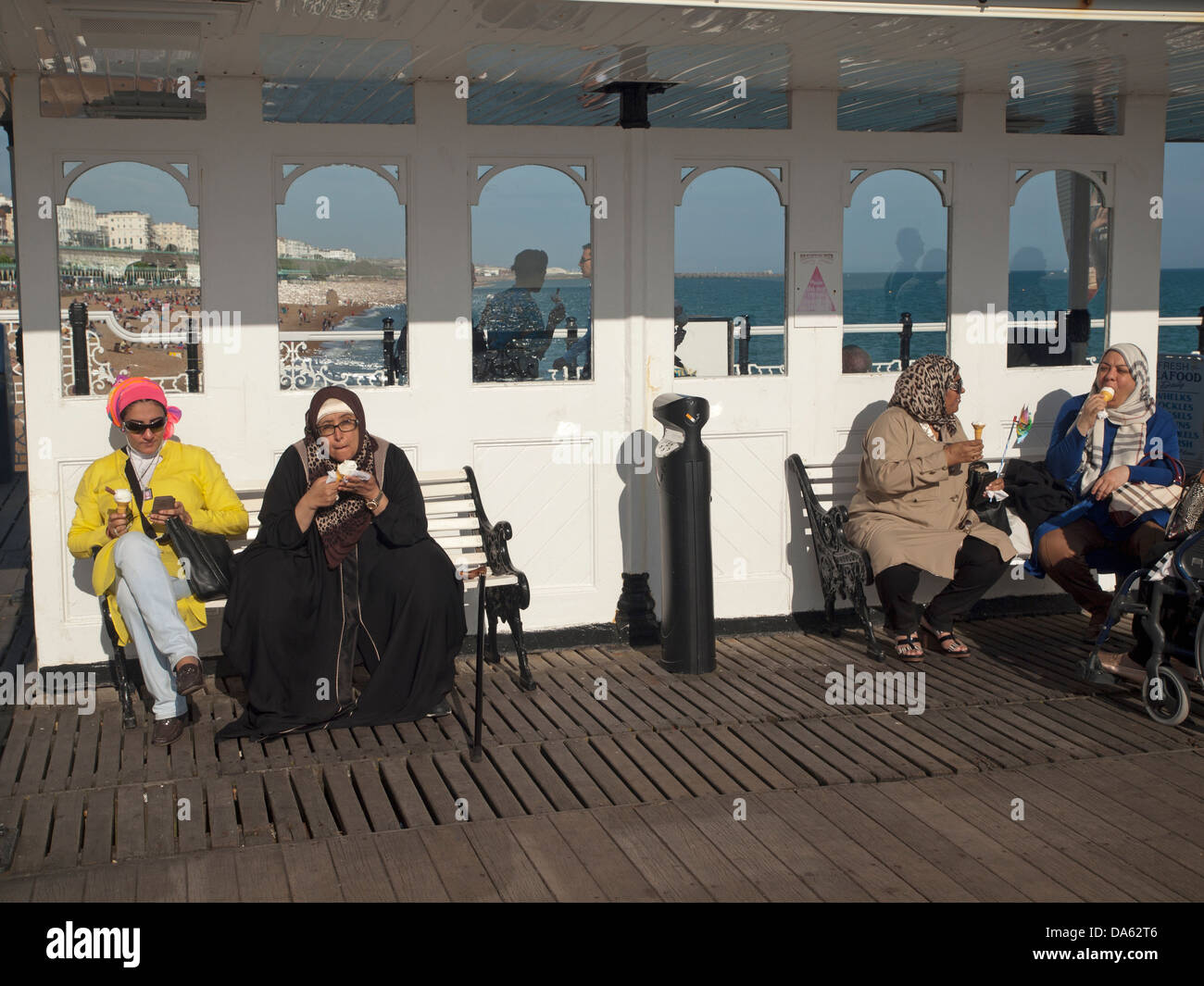 Ice creams brighton hi-res stock photography and images - Alamy