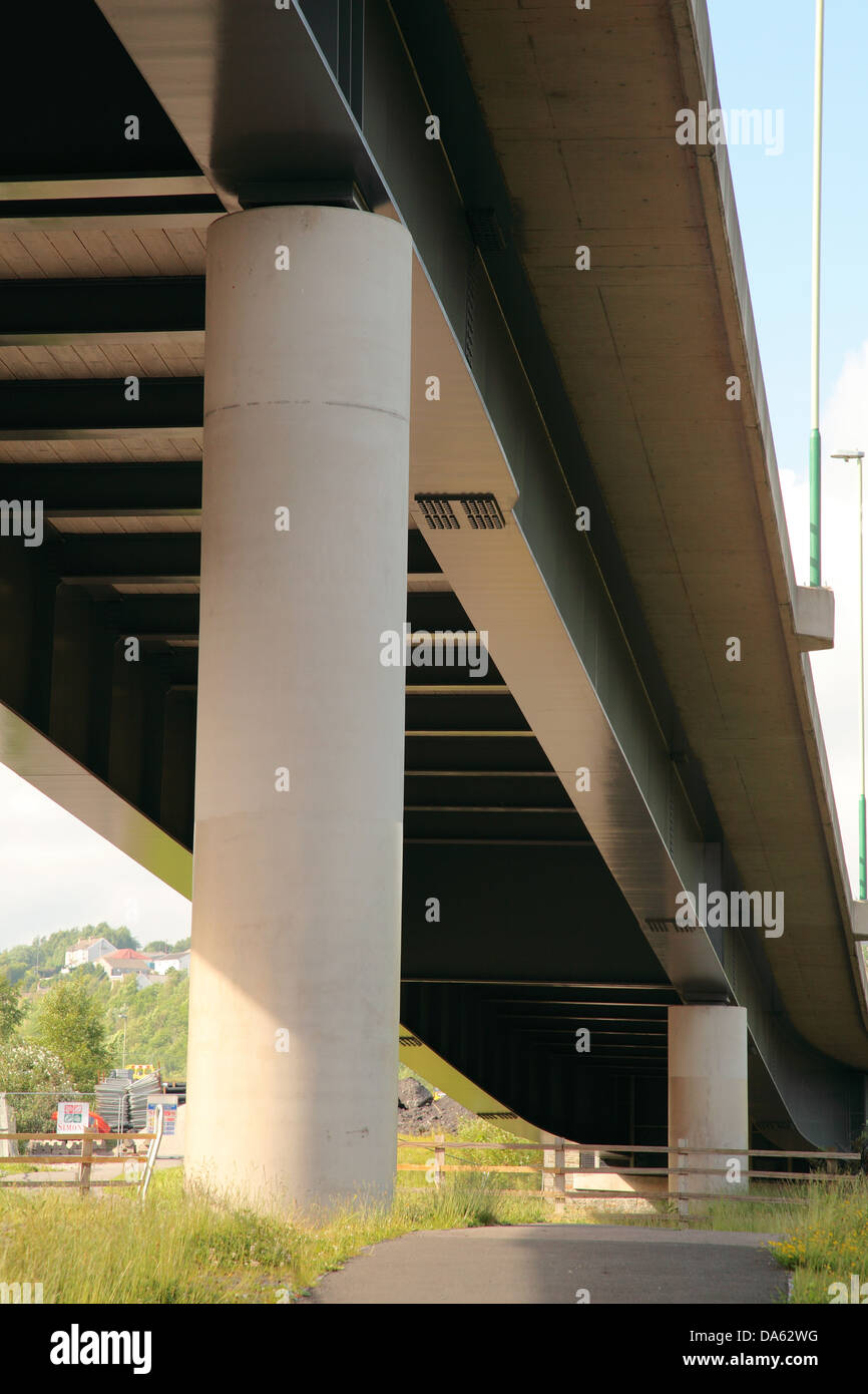 Round bridge support columns Stock Photo - Alamy