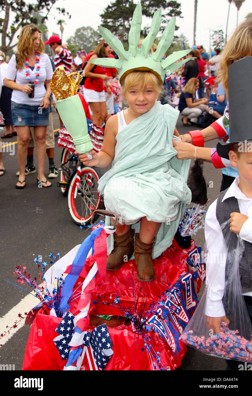 Child statue of liberty hi-res stock photography and images - Alamy