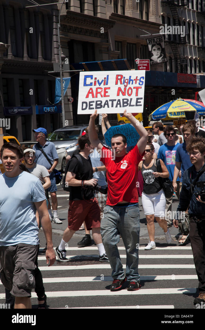 Protesters march on street hi-res stock photography and images - Alamy