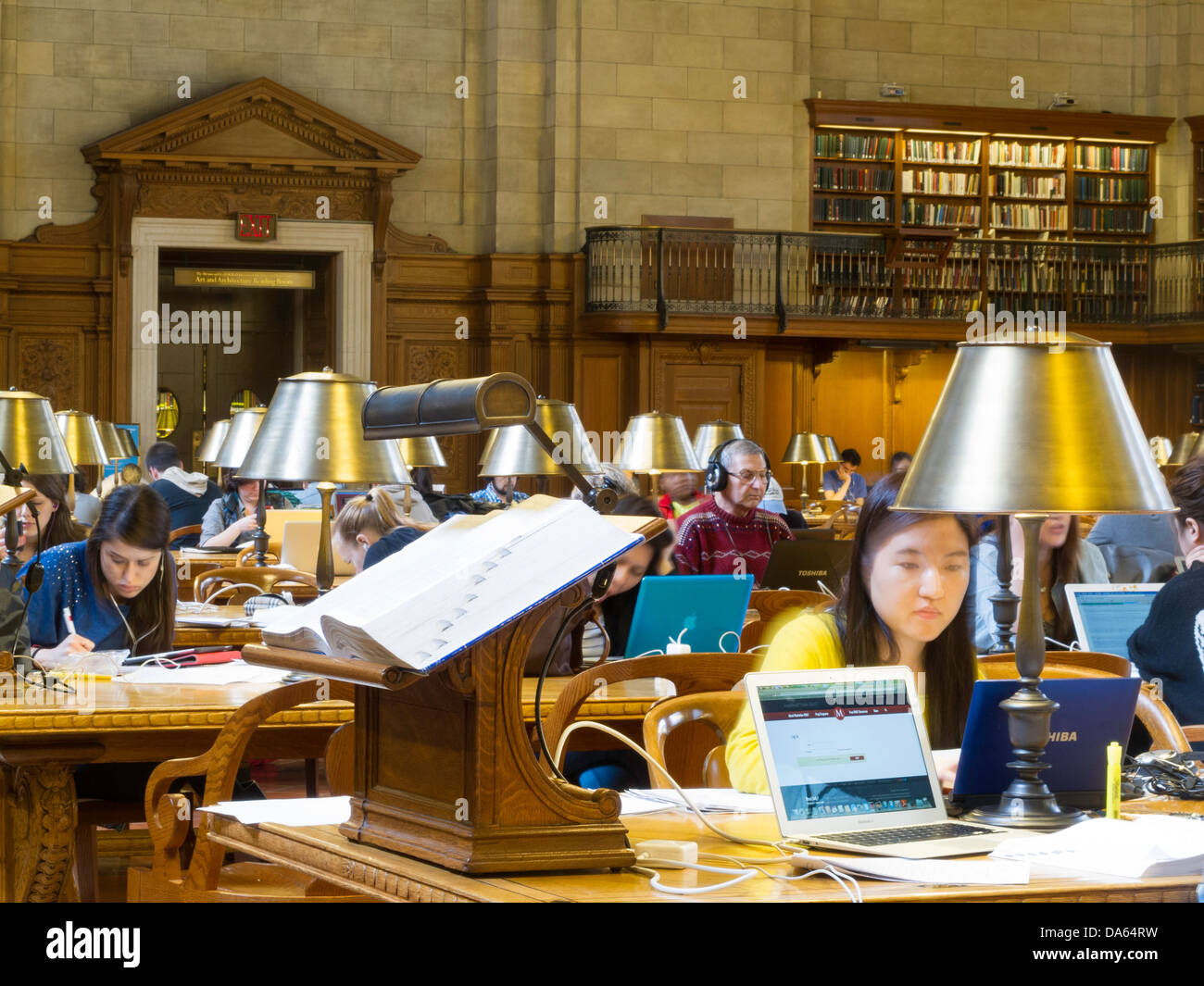 Research library reading room hi-res stock photography and images - Alamy