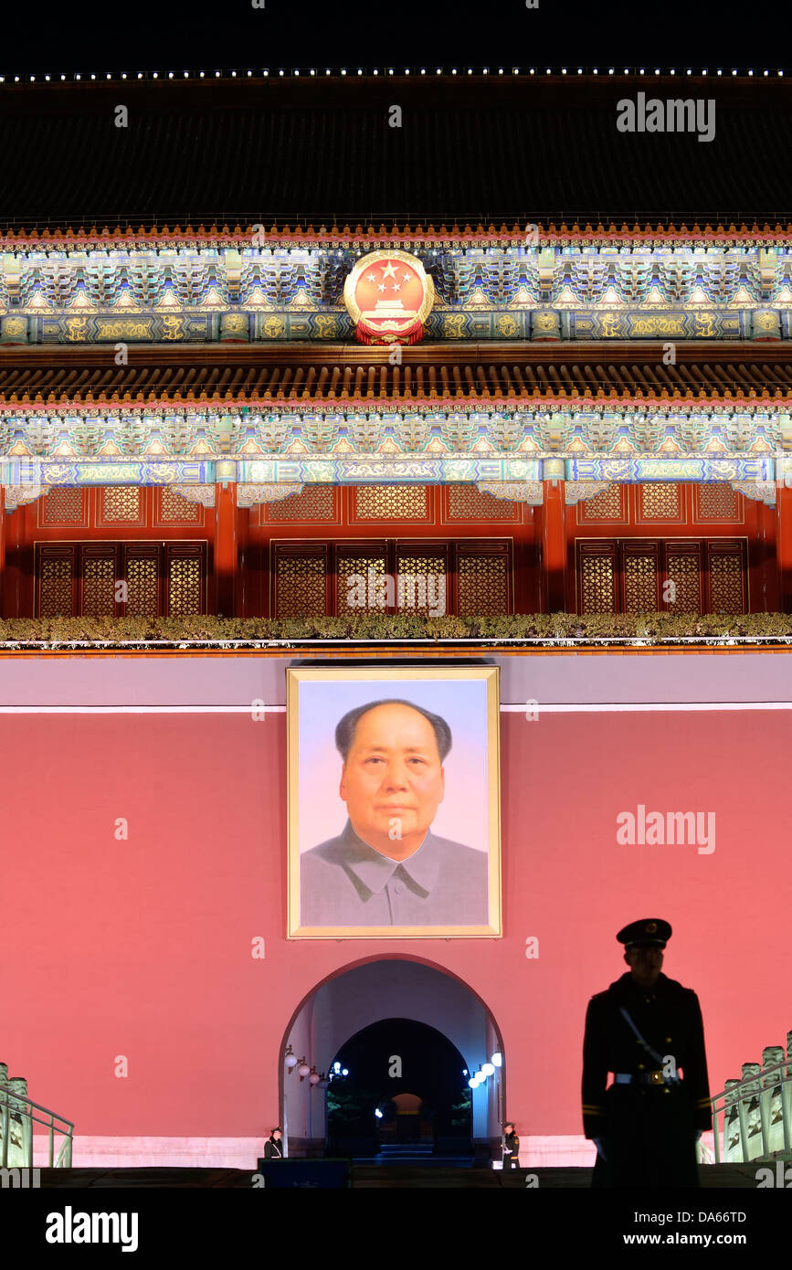 Beijing soldier memorial monument tiananmen hi-res stock photography ...