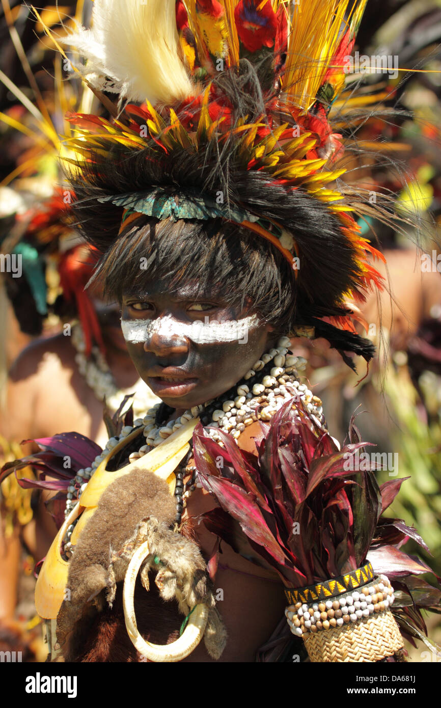 Rainforest indigenous person hi-res stock photography and images - Alamy