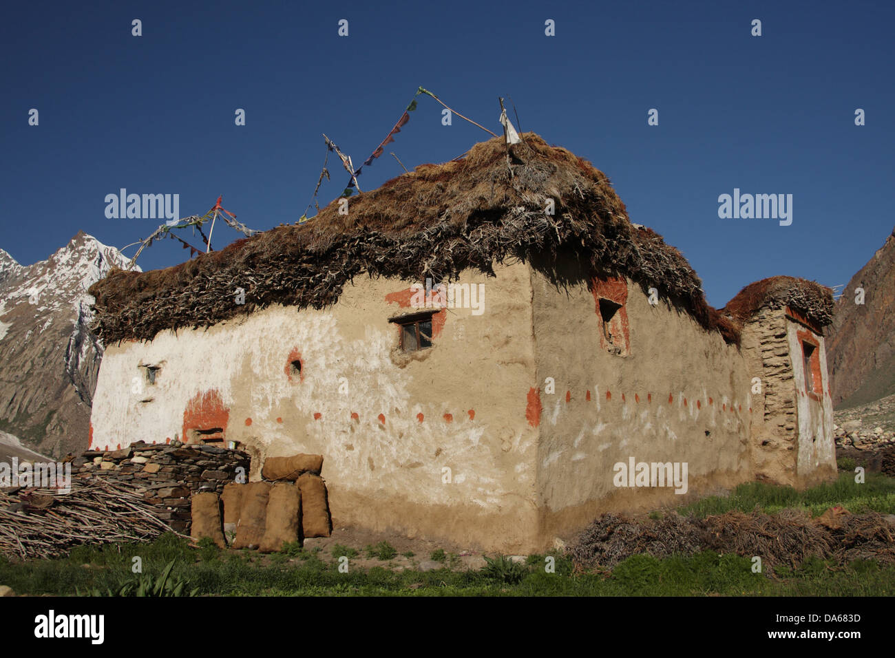 Zanskar house hi-res stock photography and images - Alamy