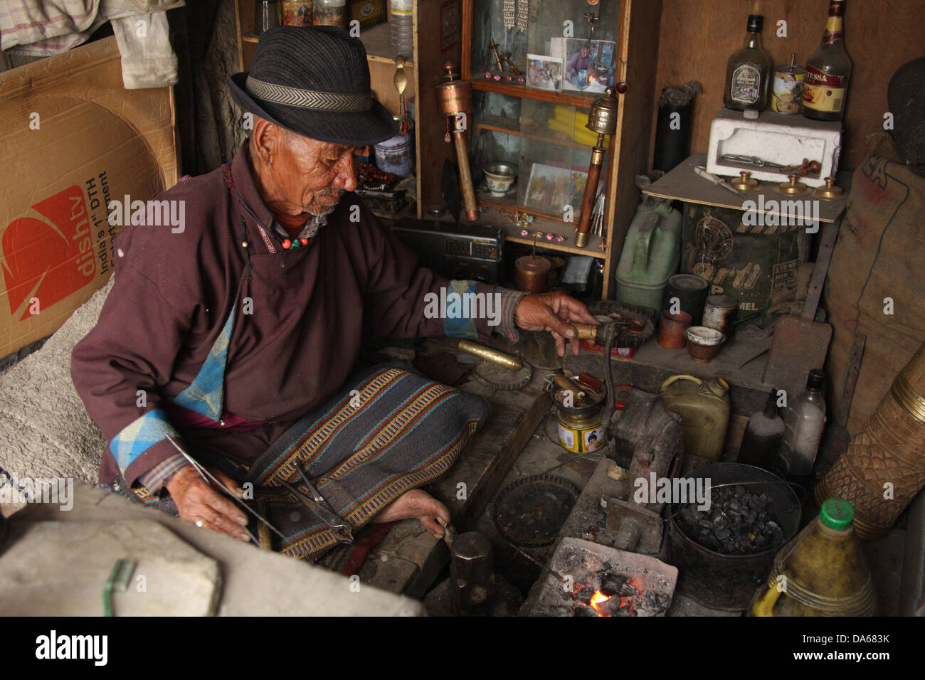 Gold smith hi-res stock photography and images - Alamy