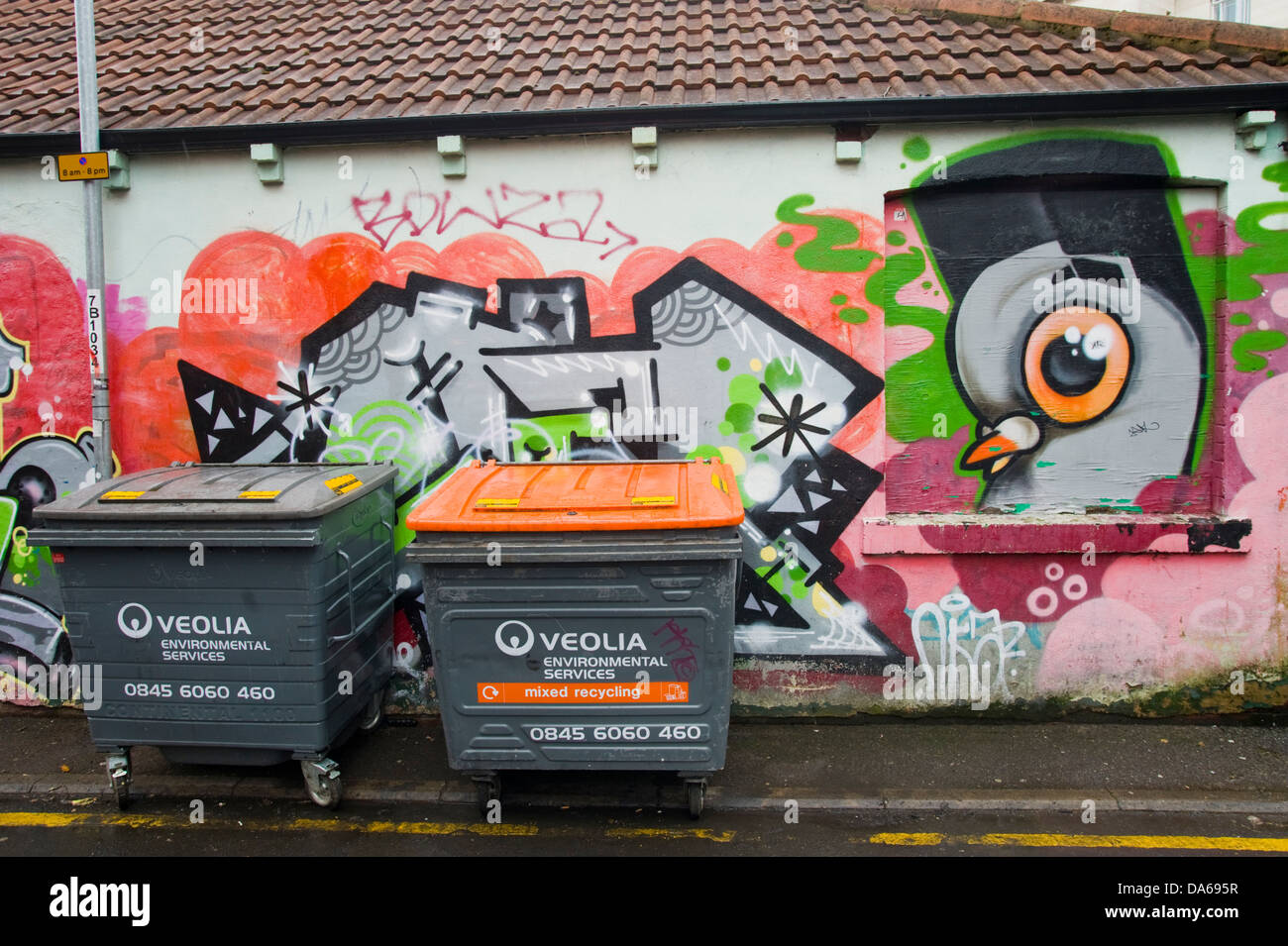 City back street graffiti hi-res stock photography and images - Alamy