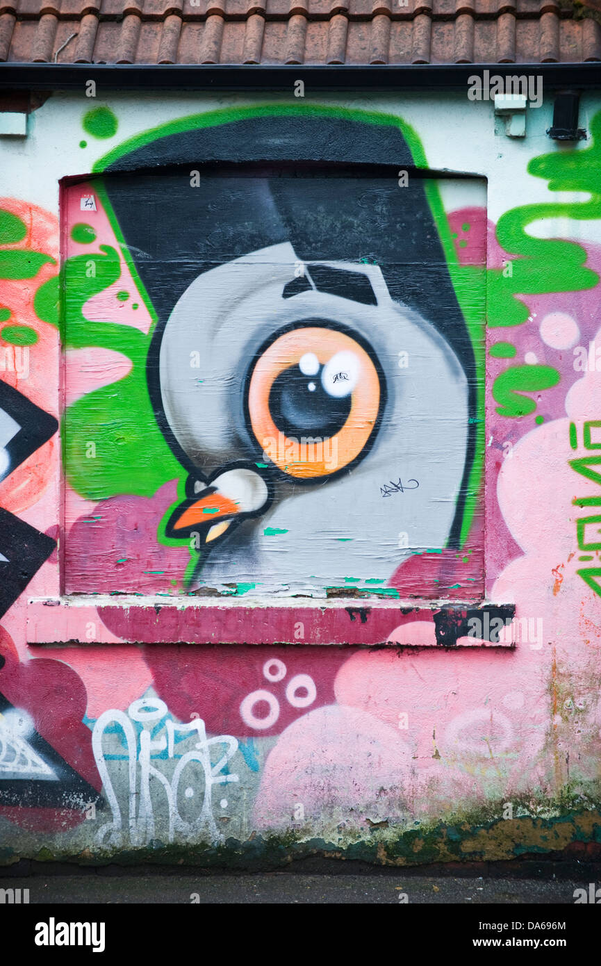 City back street graffiti hi-res stock photography and images - Alamy