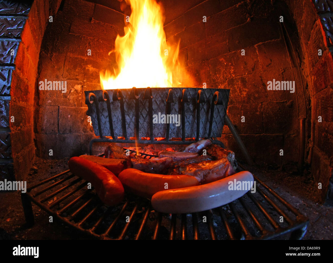 Lit fire garden hi-res stock photography and images - Alamy