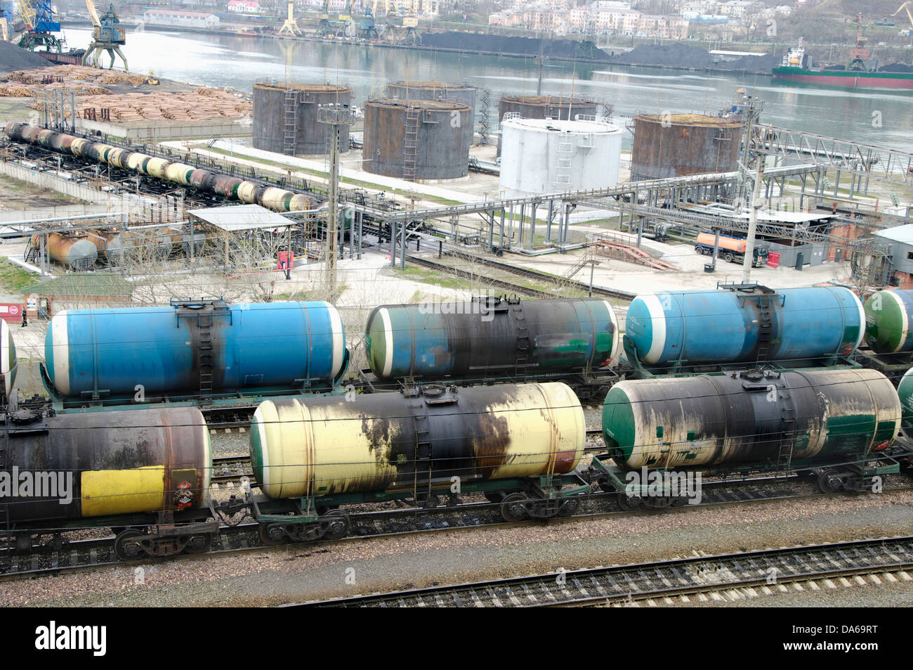 Fuel storage tanks industrial port hi-res stock photography and images ...