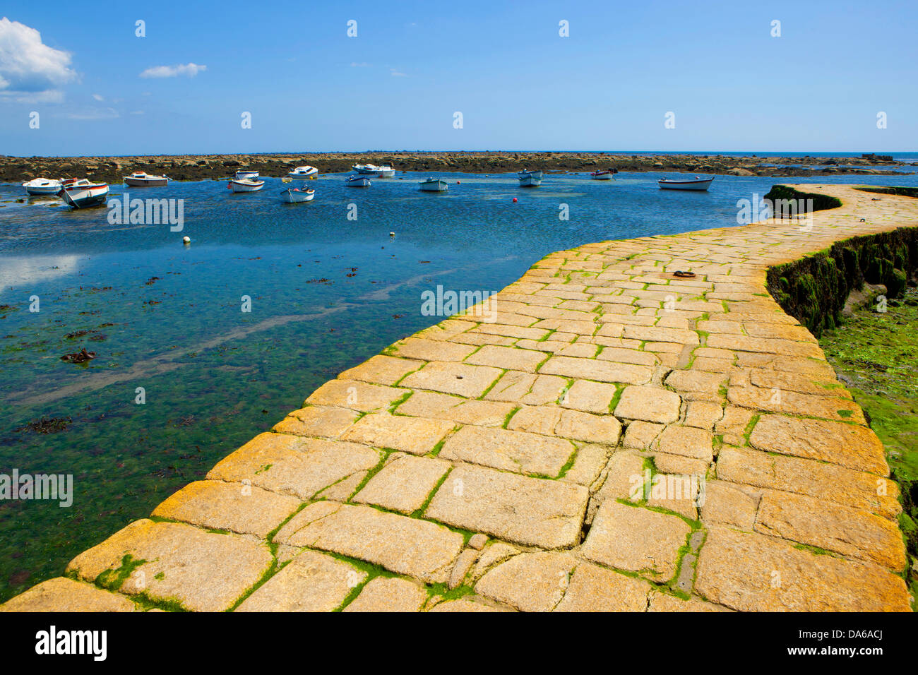 Phare d'Eckmühl, France, Europe, Brittany, department Finistère, boats ...
