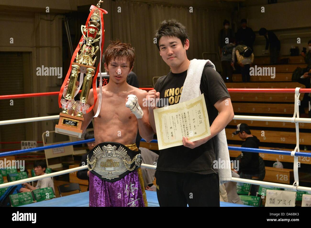 (L-R) Ryoichi Taguchi, Yuta Ishihara, APRIL 3, 2013 - Boxing : Ryoichi ...