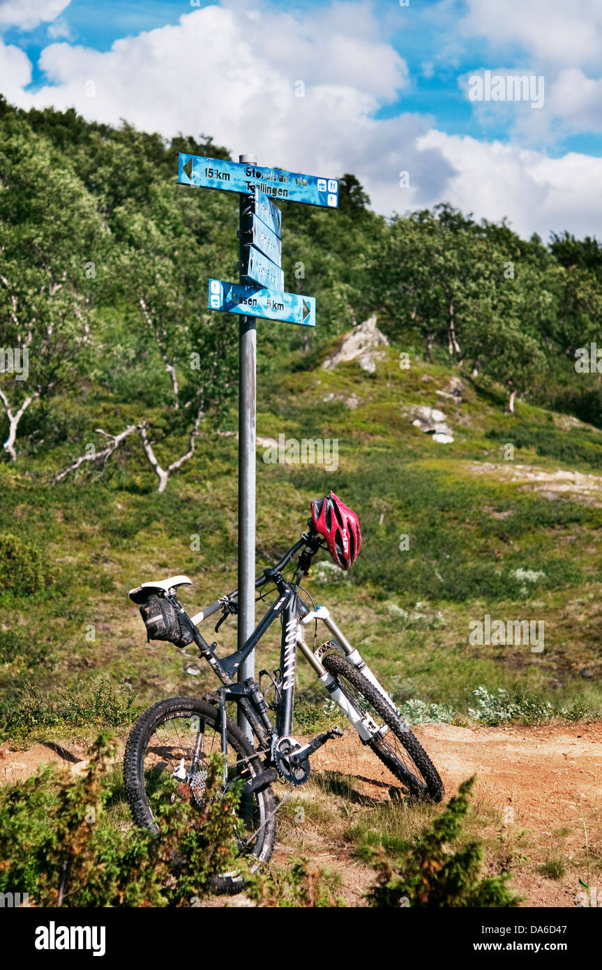 Bicycle leaning against sign pole hi-res stock photography and images ...