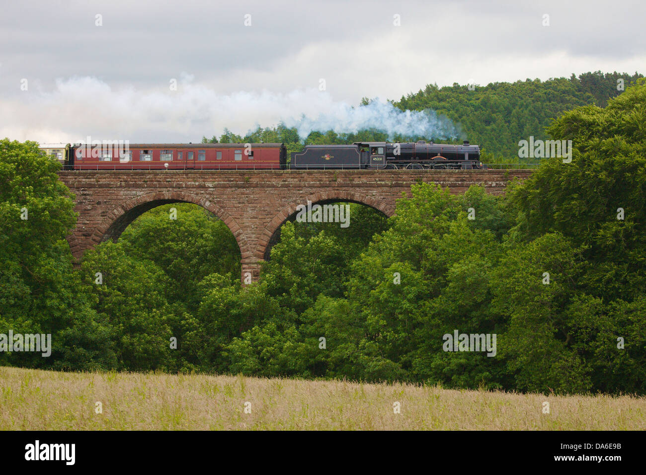 Steam train The Sherwood Forester LMS Stanier Class 5 4-6-0 5231 at ...