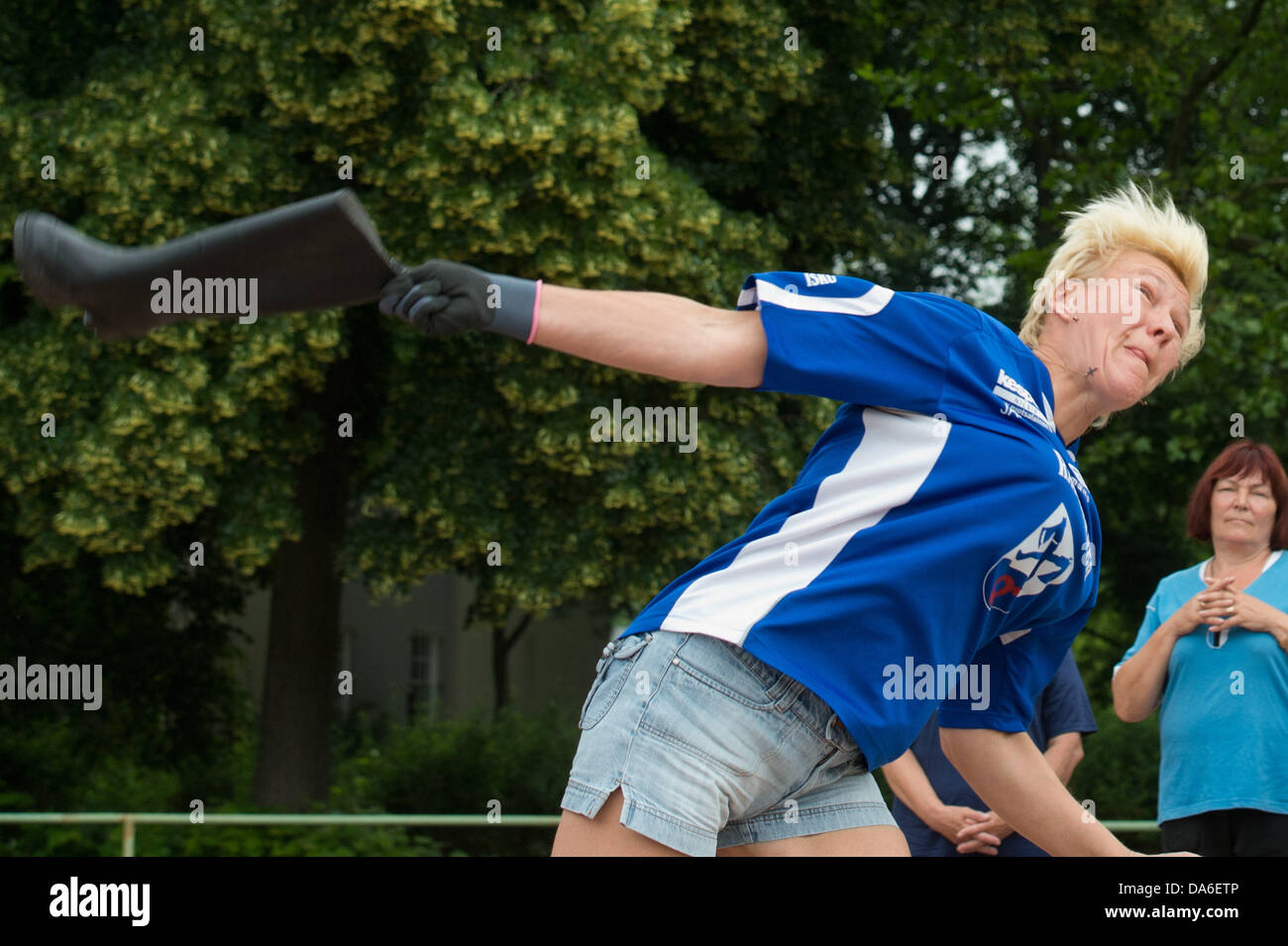 Berlin, Germany. 05th July, 2013. Kirsi from Finland tosses a boot ...