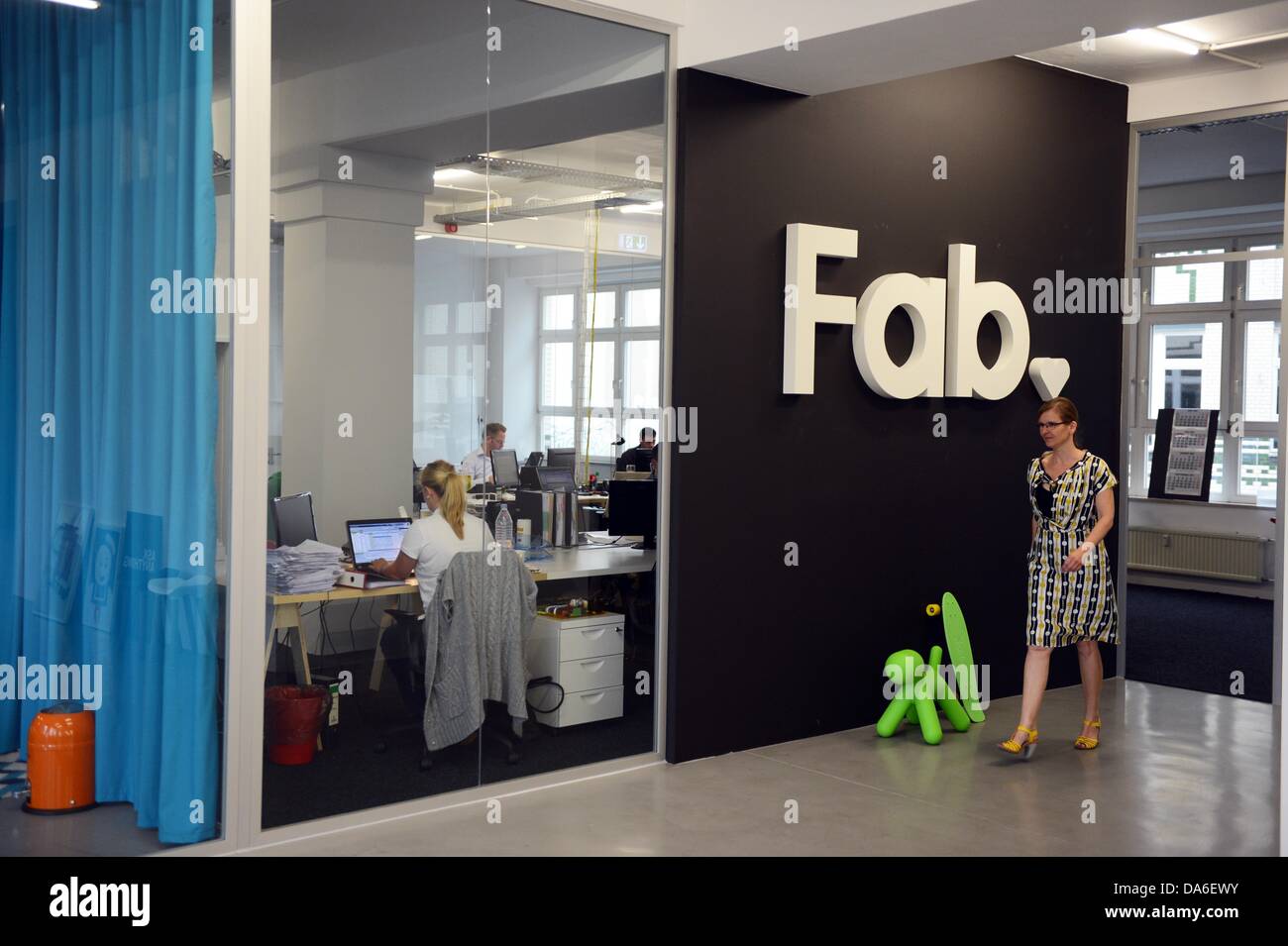 Employees of shopping portal Fab.Com - Everyday Design work at the new ...