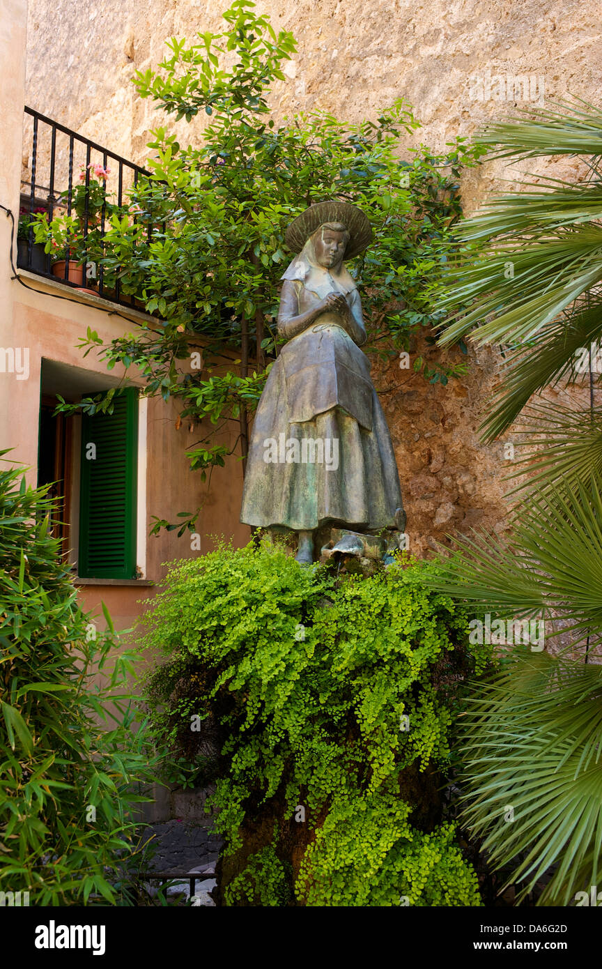 Statue of Catalina Tomas, the Saint of Valldemossa Stock Photo - Alamy