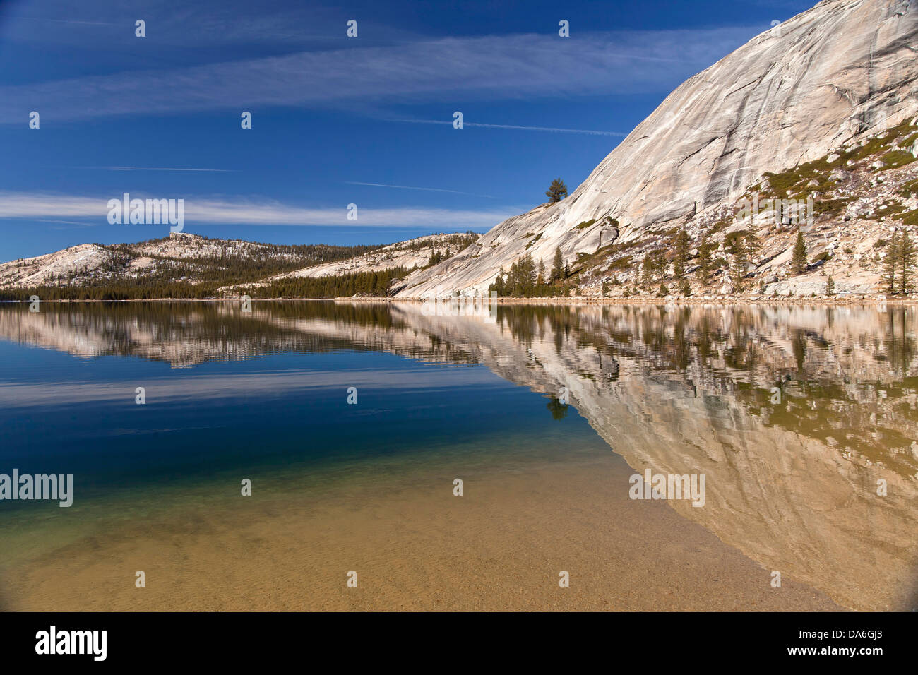 Reflected rocks hi-res stock photography and images - Alamy