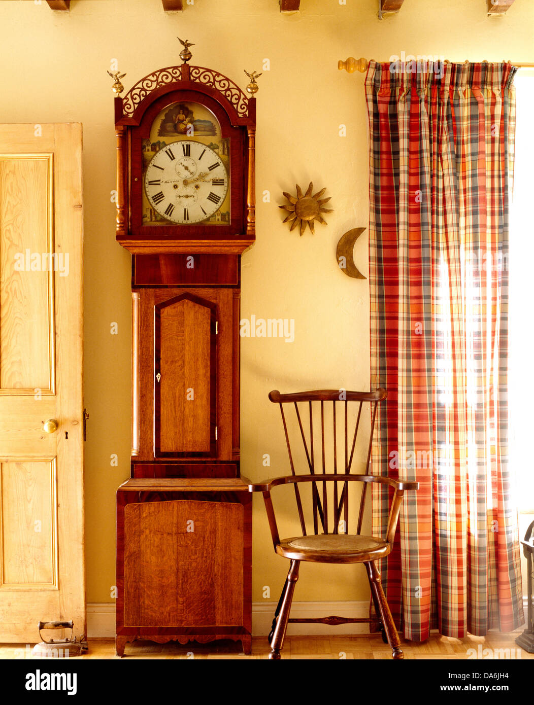 Long case clock hi-res stock photography and images - Alamy