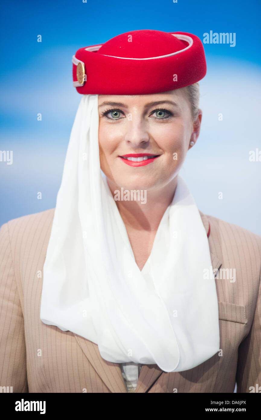 Fly emirates hostess hi-res stock photography and images - Alamy