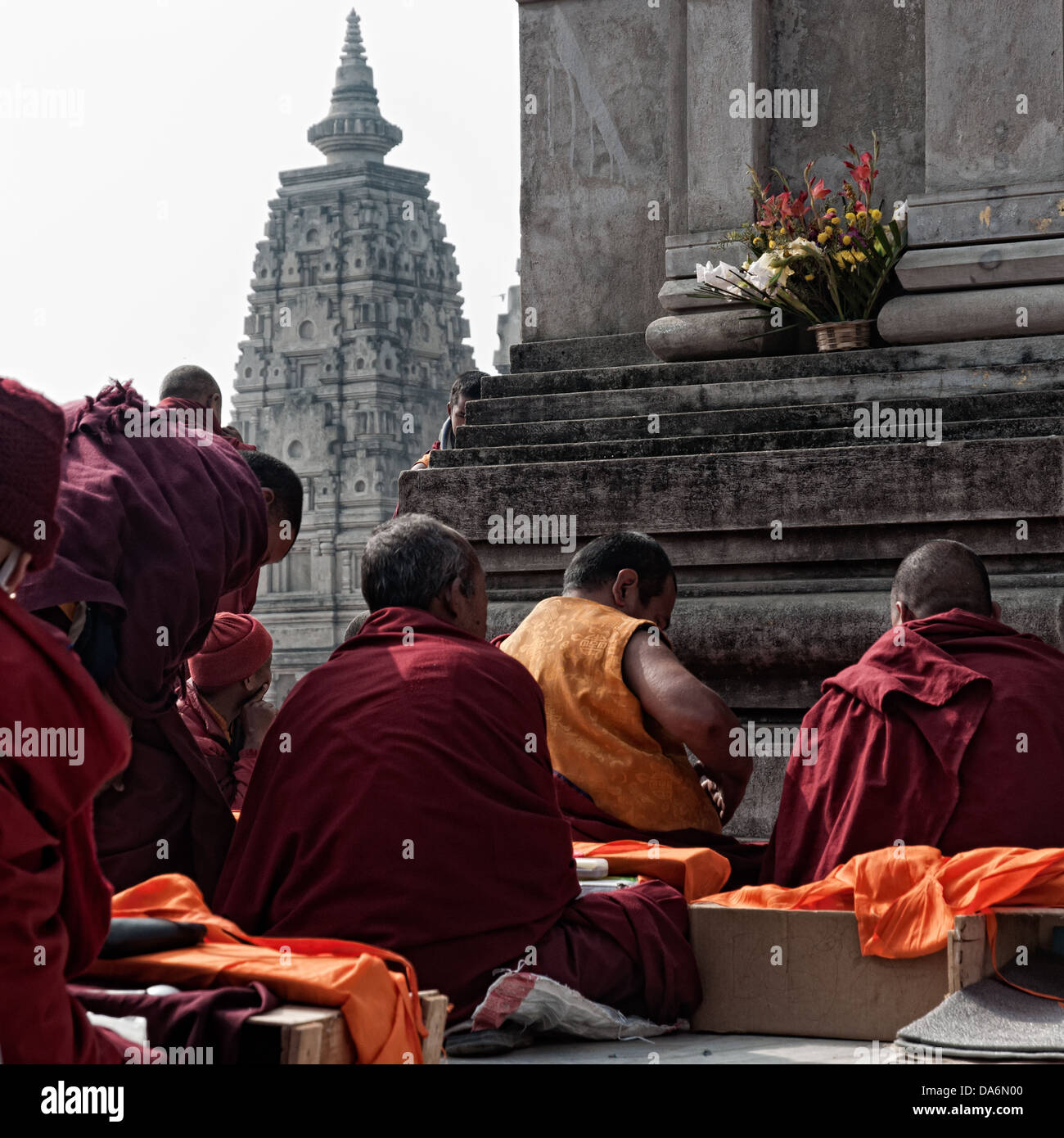 Monk mahabodhi temple hi-res stock photography and images - Alamy