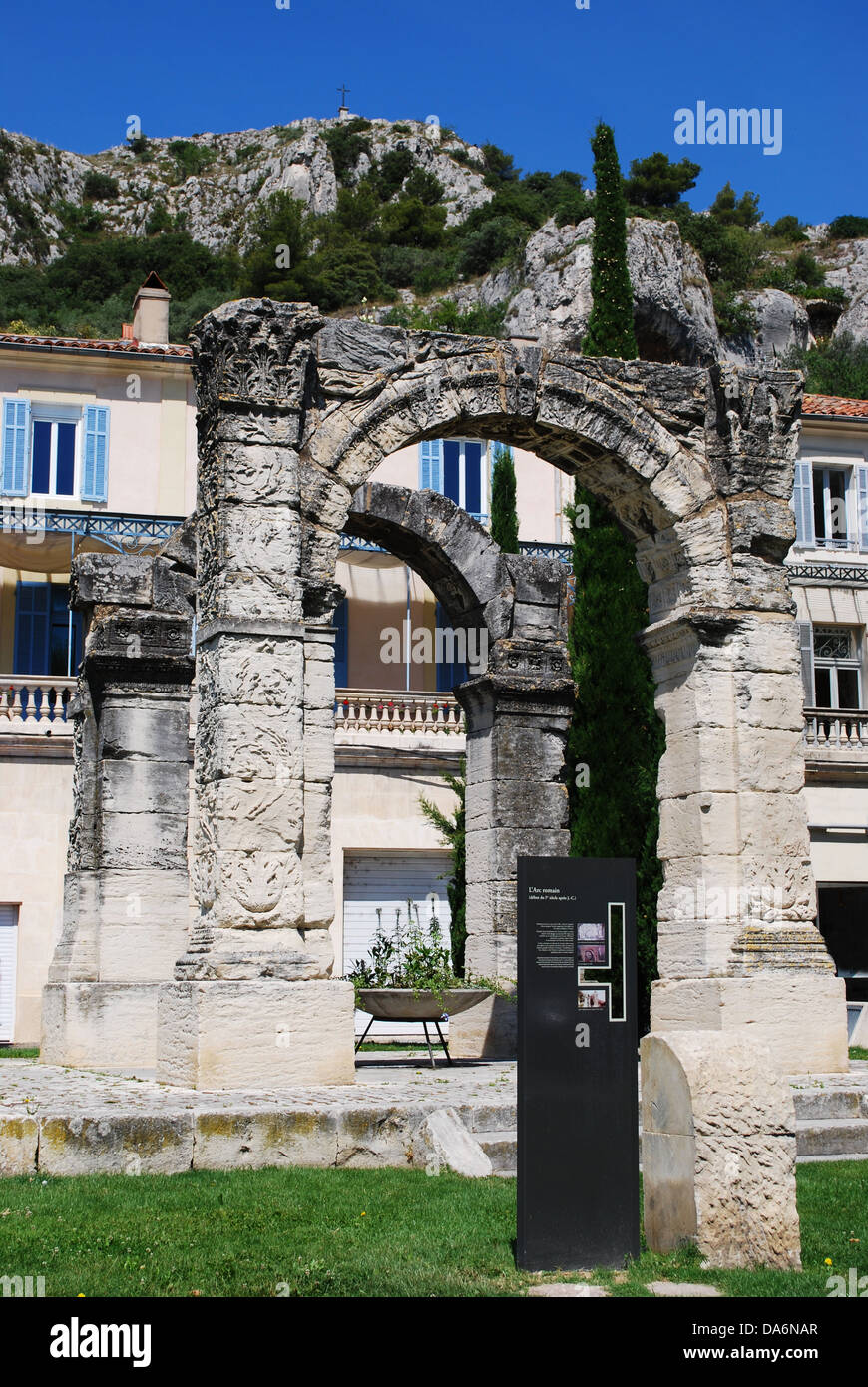 Antique roman stone arch in Cavaillon, Provence, France Stock Photo - Alamy