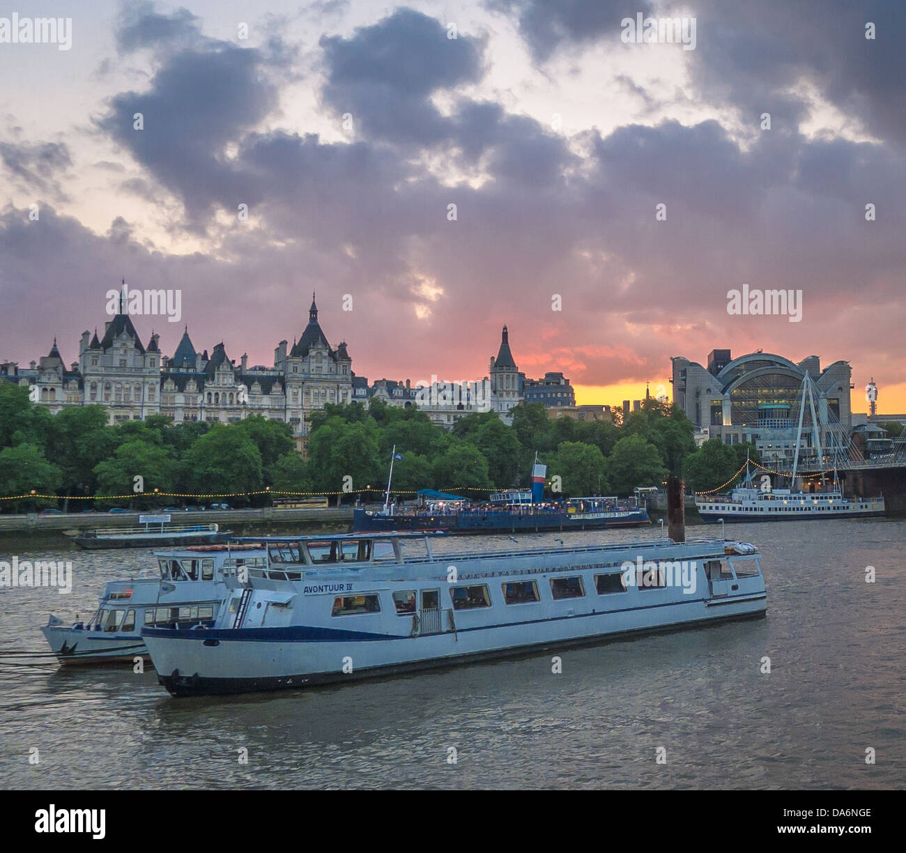 River thames ships hi-res stock photography and images - Alamy