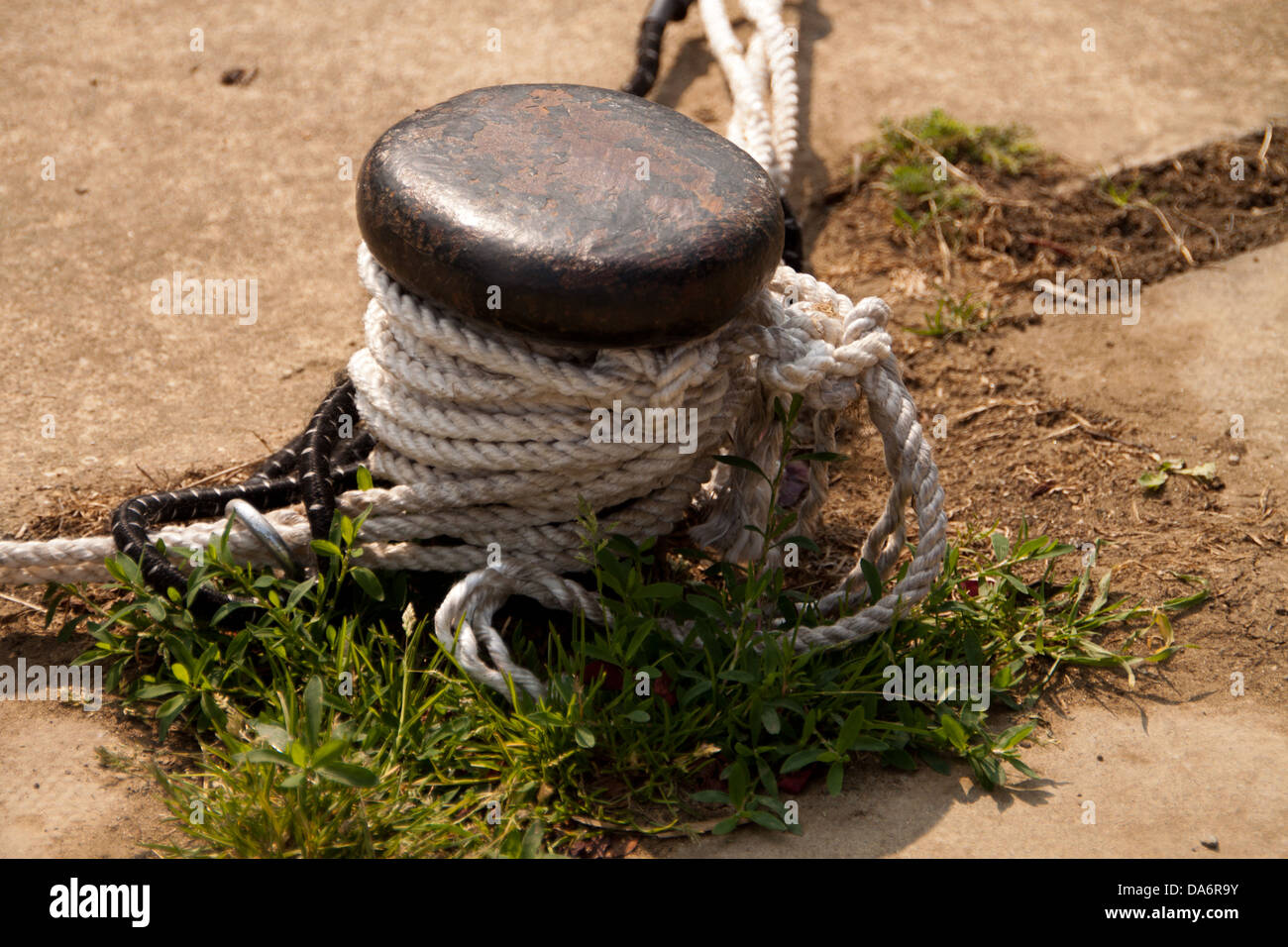 Boat mooring posts hi-res stock photography and images - Alamy
