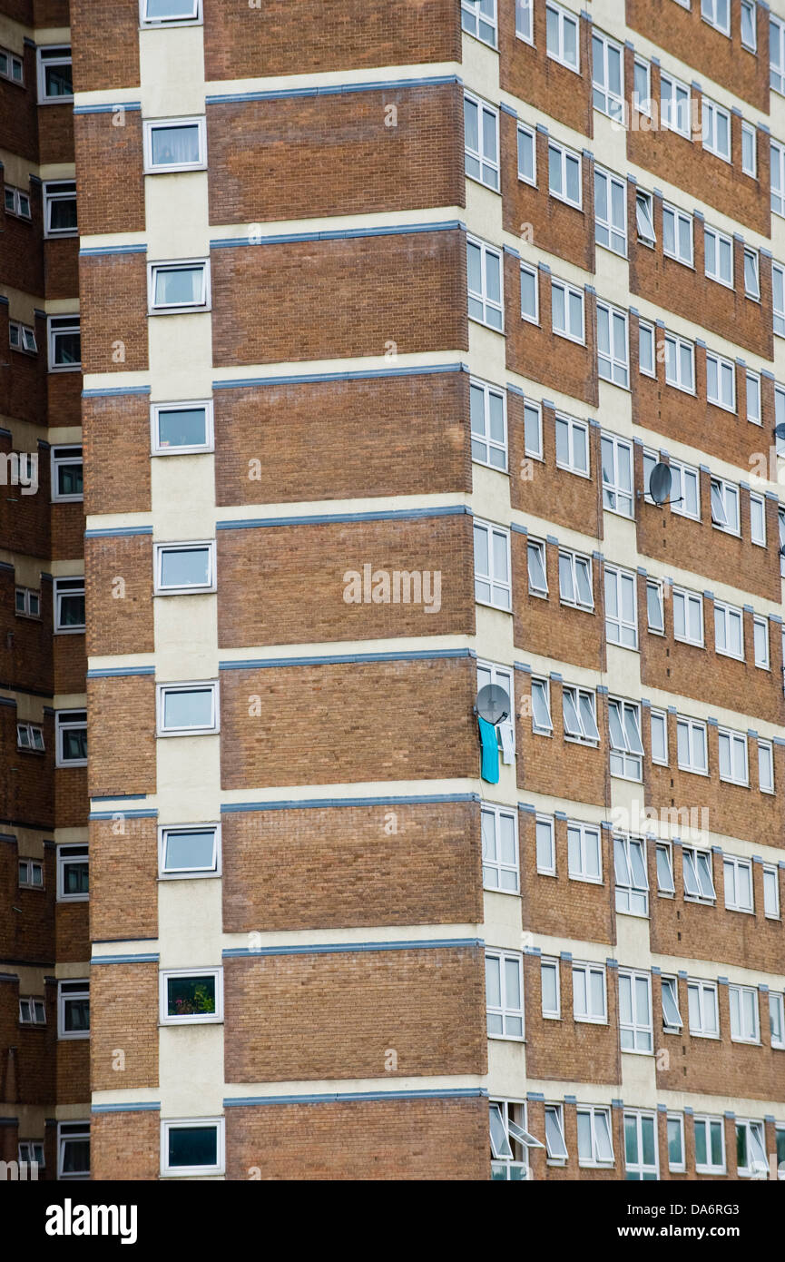 High rise flats in leeds hi-res stock photography and images - Alamy