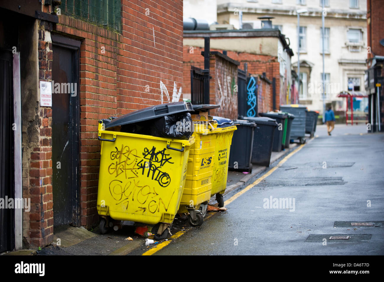 Back road bins High Resolution Stock Photography and Images - Alamy