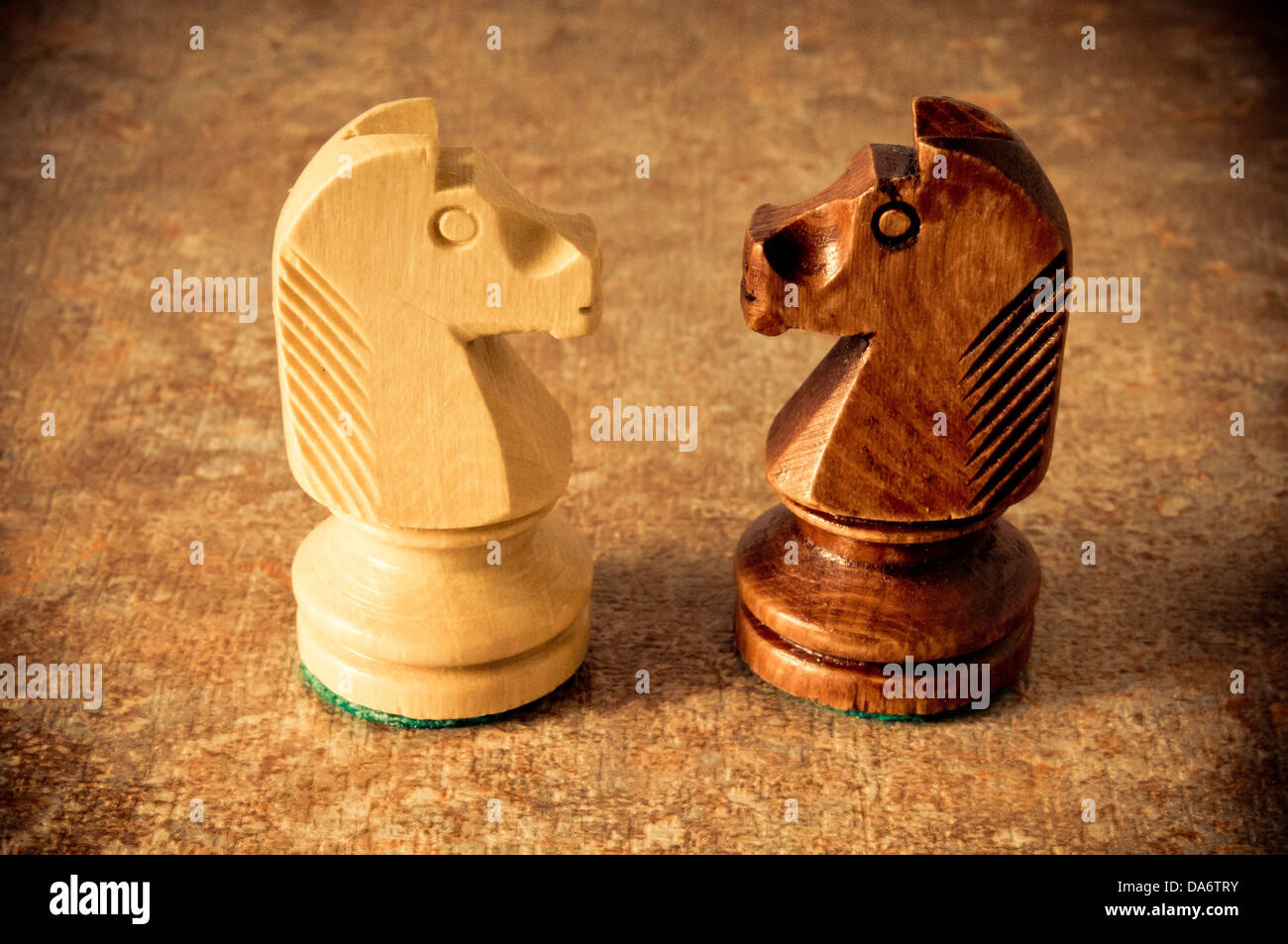 Chess knights hi-res stock photography and images - Alamy