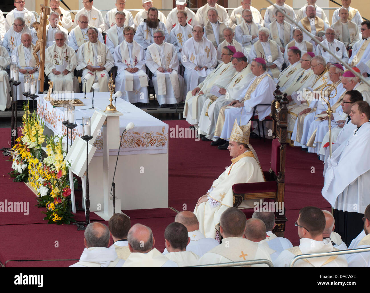 Papal legate hi-res stock photography and images - Alamy