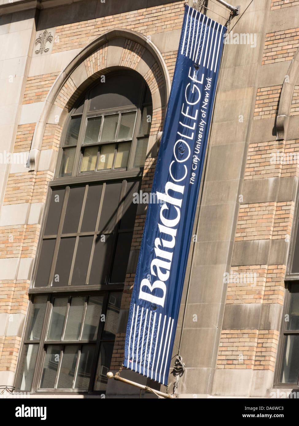 New college signage hi-res stock photography and images - Alamy