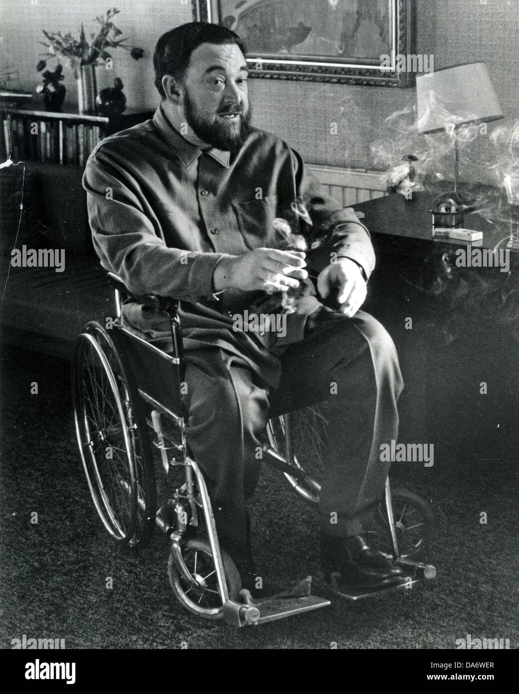 MICHAEL FLANDERS (1922-1975) English humorist in 1964 Stock Photo - Alamy