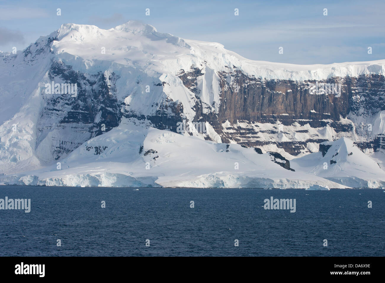 Mountain ridge at Iceberg Alley, Gerlache Strait Stock Photo - Alamy